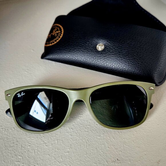 Ray-Ban | Accessories | Nwot Rayban New Wayfarer Sunglasses Rb232 ...